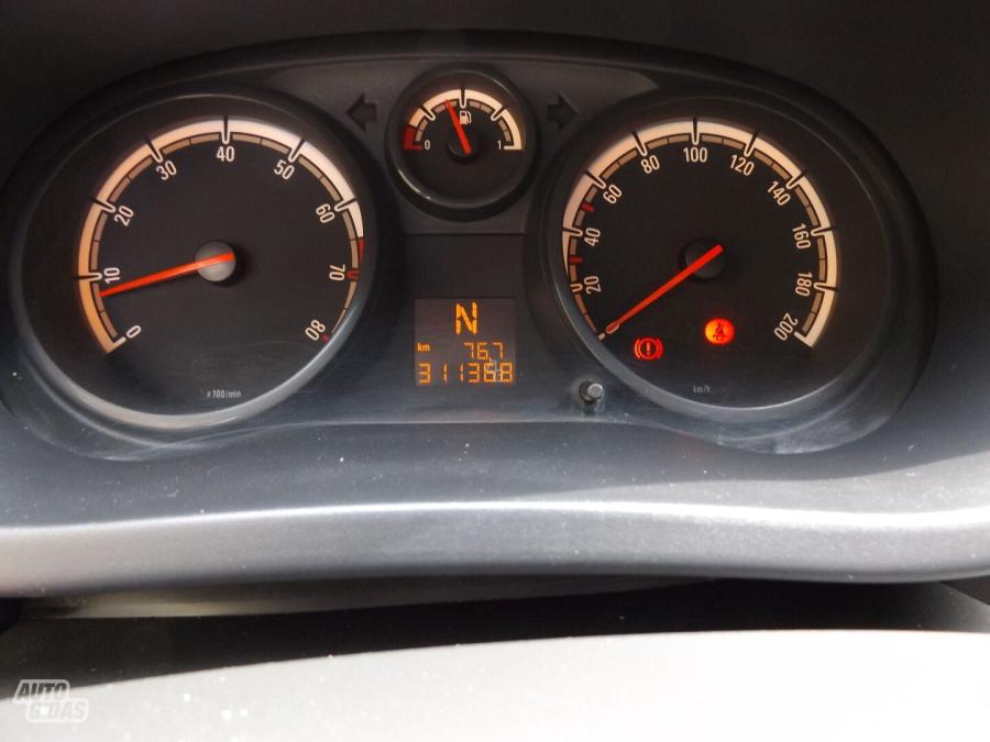 Green Opel Corsa 2008 in Radviliskis, with an engine capacity of 1.20 L and mileage of 311 thousand km for 1700 €, photo 9 on AUTOMOTO.COM.LV