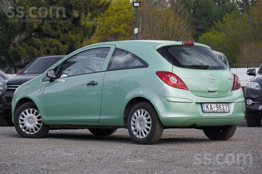 Green Opel Corsa 2010 in Riga, with an engine capacity of 1.30 L and mileage of 289 thousand km for 1490 €, photo 4 on AUTOMOTO.COM.LV