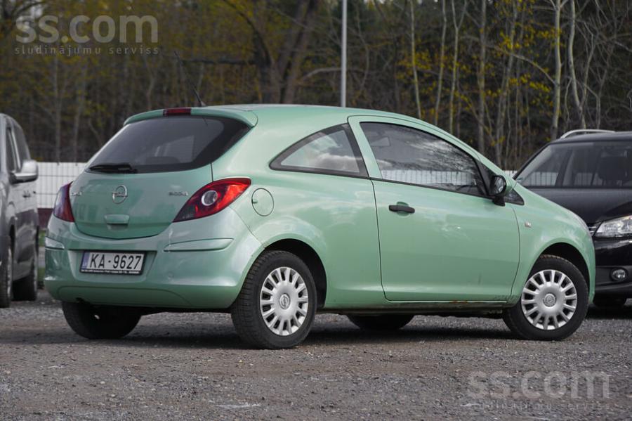Green Opel Corsa 2010 in Riga, with an engine capacity of 1.30 L and mileage of 289 thousand km for 1490 €, photo 5 on AUTOMOTO.COM.LV