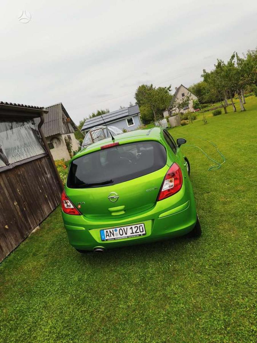 Green Opel Corsa 2011 in Akmene, with an engine capacity of 1.30 L and mileage of 242 thousand km for 2100 €, photo 6 on AUTOMOTO.COM.LV