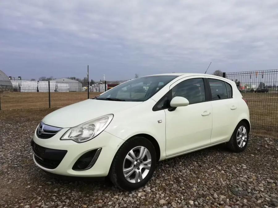 Green Opel Corsa 2012 in Saldus, with an engine capacity of 1.30 L and mileage of 256 thousand km for 3600 €, photo 1 on AUTOMOTO.COM.LV