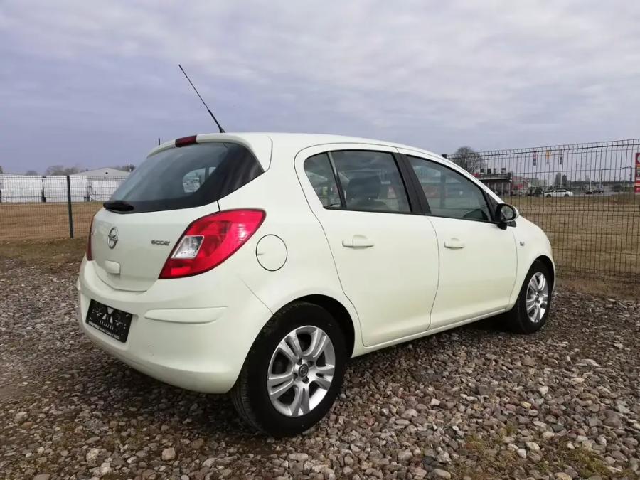 Green Opel Corsa 2012 in Saldus, with an engine capacity of 1.30 L and mileage of 256 thousand km for 3600 €, photo 3 on AUTOMOTO.COM.LV