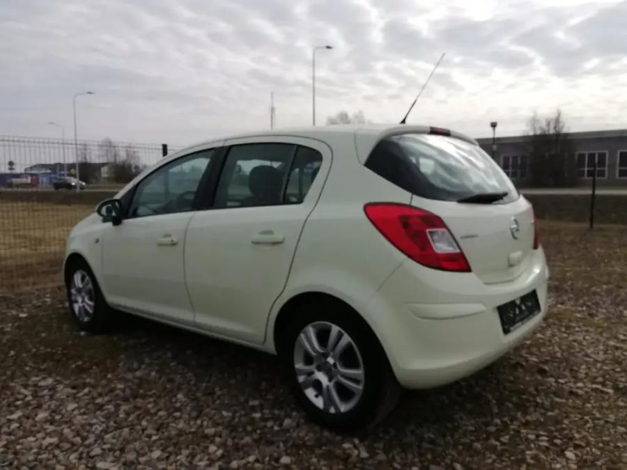 Green Opel Corsa 2012 in Saldus, with an engine capacity of 1.30 L and mileage of 256 thousand km for 3600 €, photo 5 on AUTOMOTO.COM.LV