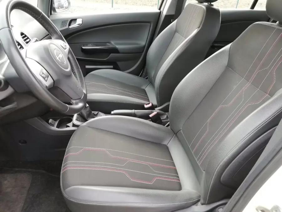 Green Opel Corsa 2012 in Saldus, with an engine capacity of 1.30 L and mileage of 256 thousand km for 3600 €, photo 8 on AUTOMOTO.COM.LV