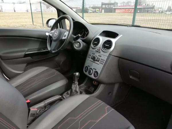 Green Opel Corsa 2012 in Saldus, with an engine capacity of 1.30 L and mileage of 256 thousand km for 3600 €, photo 9 on AUTOMOTO.COM.LV