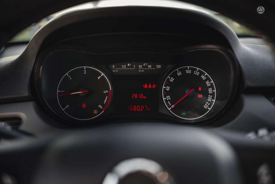 Green Opel Corsa 2015 in Vilnius, with an engine capacity of 1.25 L and mileage of 169 thousand km for 4450 €, photo 18 on AUTOMOTO.COM.LV