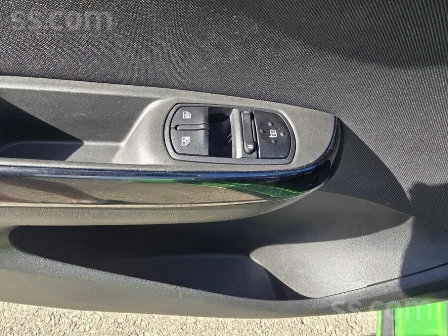 Zaļš Opel Corsa 2016 Ogre, ar dzinēja tilpumu 1.40 L un nobraukumu 116 tūkst. km par 6500 €, foto 13 vietnē AUTOMOTO.COM.LV