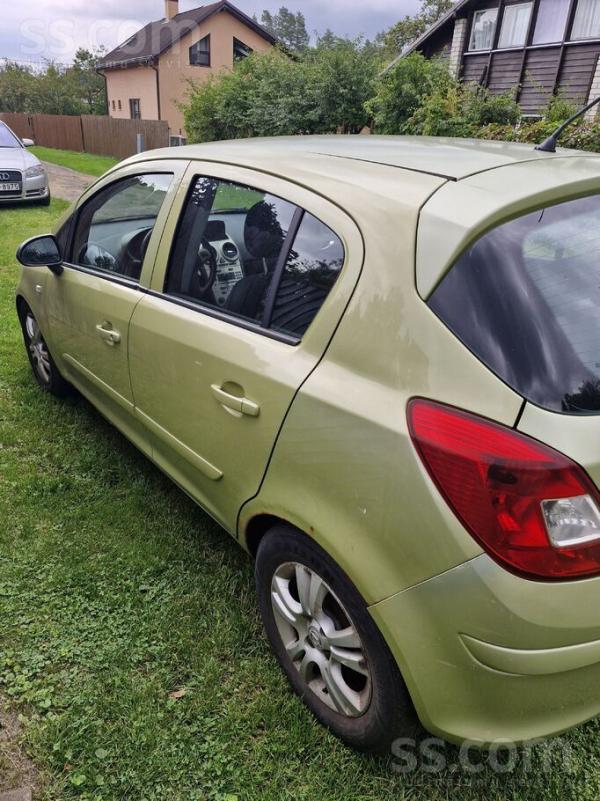 Green Opel Corsa 2007 in Riga, with an engine capacity of 1.40 L and mileage of 404 thousand km for 1000 €, photo 1 on AUTOMOTO.COM.LV