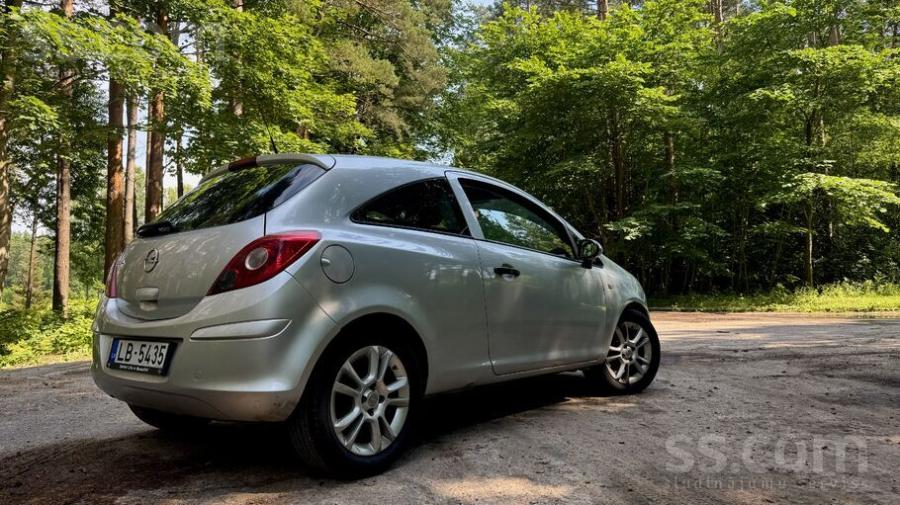 Grey Opel Corsa 2013 in Riga, with an engine capacity of 1.30 L and mileage of 188 thousand km for 3120 €, photo 3 on AUTOMOTO.COM.LV