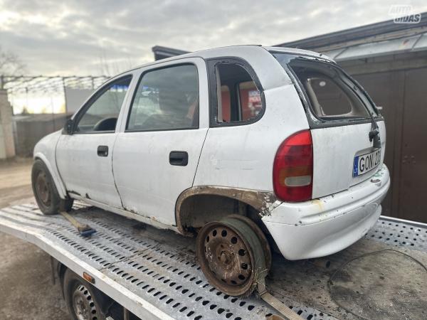 Grey Opel Corsa 1998 in Ukmerge, with an engine capacity of 1.40 L and mileage of 1000 thousand km for 120 €, photo 2 on AUTOMOTO.COM.LV