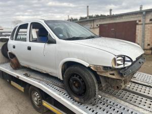Grey Opel Corsa 1998 in Ukmerge, with an engine capacity of 1.40 L and mileage of 1000 thousand km for 120 €, photo 4 on AUTOMOTO.COM.LV
