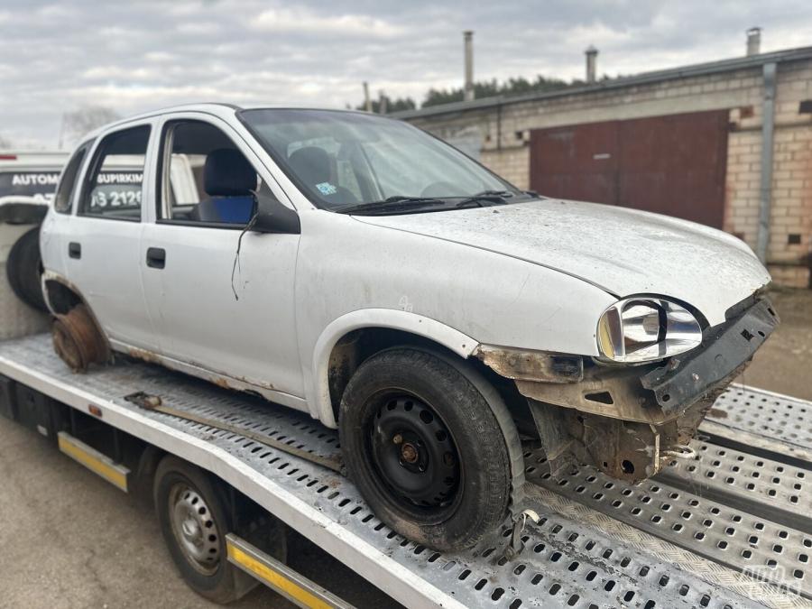 Grey Opel Corsa 1998 in Ukmerge, with an engine capacity of 1.40 L and mileage of 1000 thousand km for 120 €, photo 4 on AUTOMOTO.COM.LV