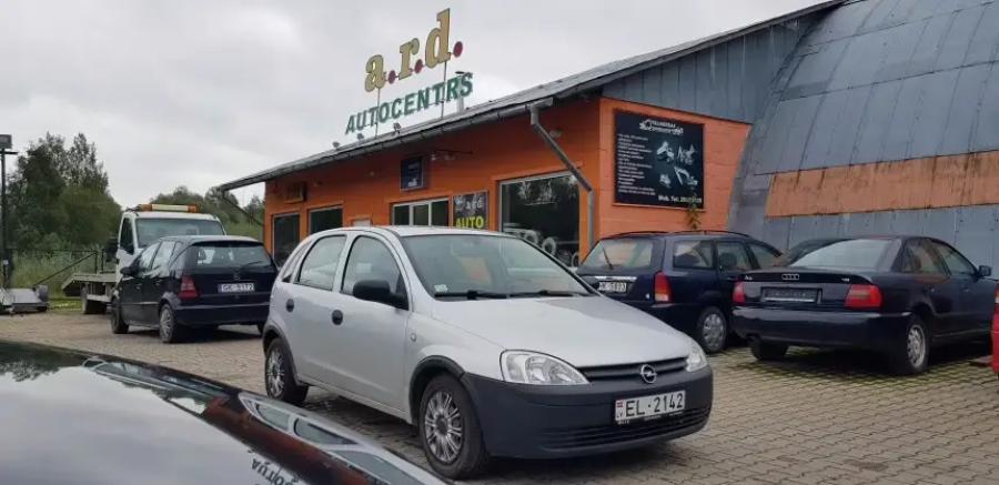 Pelēks Opel Corsa 2002 Valmiera, ar dzinēja tilpumu 1.70 L un nobraukumu 284 tūkst. km par 950 €, foto 1 vietnē AUTOMOTO.COM.LV