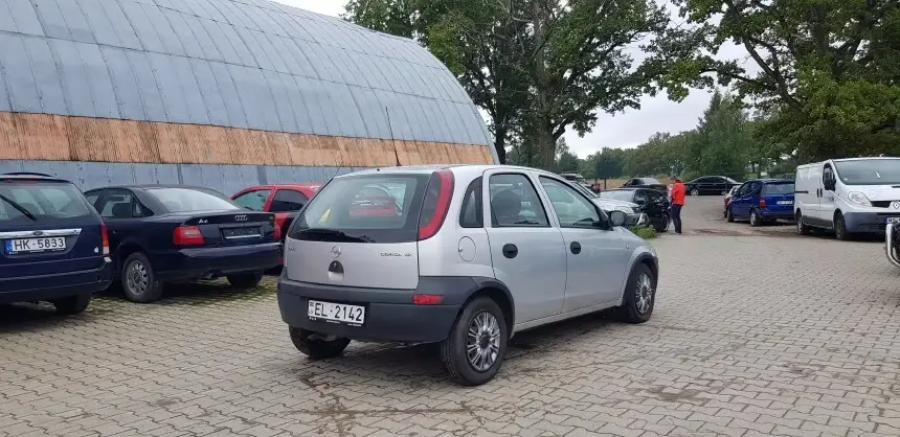 Pelēks Opel Corsa 2002 Valmiera, ar dzinēja tilpumu 1.70 L un nobraukumu 284 tūkst. km par 950 €, foto 4 vietnē AUTOMOTO.COM.LV