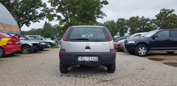 Pelēks Opel Corsa 2002 Valmiera, ar dzinēja tilpumu 1.70 L un nobraukumu 284 tūkst. km par 950 €, foto 4 vietnē AUTOMOTO.COM.LV
