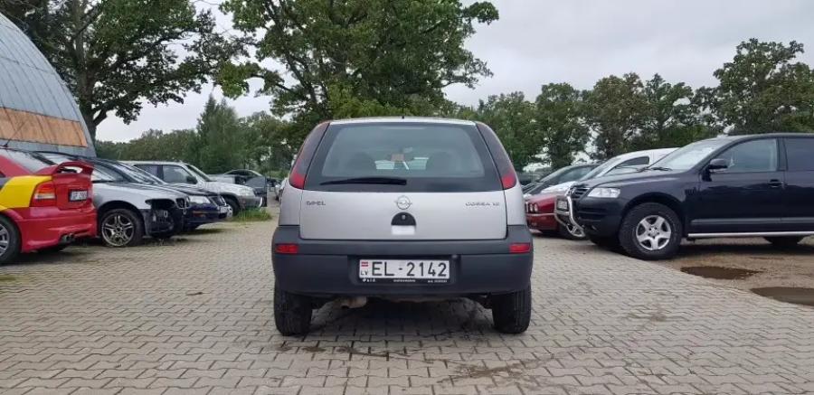 Pelēks Opel Corsa 2002 Valmiera, ar dzinēja tilpumu 1.70 L un nobraukumu 284 tūkst. km par 950 €, foto 5 vietnē AUTOMOTO.COM.LV