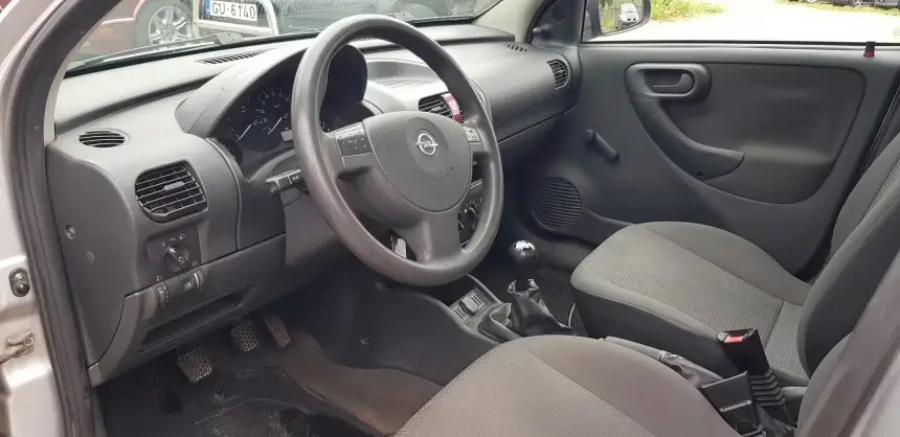 Pelēks Opel Corsa 2002 Valmiera, ar dzinēja tilpumu 1.70 L un nobraukumu 284 tūkst. km par 950 €, foto 11 vietnē AUTOMOTO.COM.LV