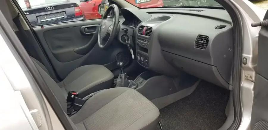 Pelēks Opel Corsa 2002 Valmiera, ar dzinēja tilpumu 1.70 L un nobraukumu 284 tūkst. km par 950 €, foto 12 vietnē AUTOMOTO.COM.LV