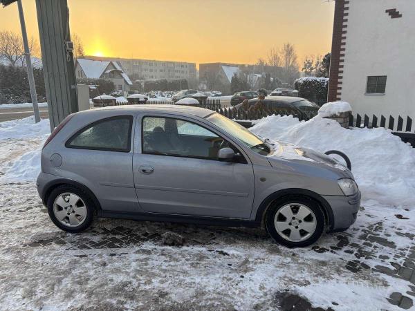 Pelēks Opel Corsa 2005 Kauņa, ar dzinēja tilpumu 1.00 L un nobraukumu 189 tūkst. km par 999 €, foto 1 vietnē AUTOMOTO.COM.LV