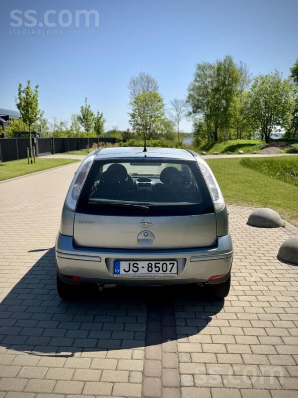 Grey Opel Corsa 2005 in Ventspils, with an engine capacity of 1.00 L and mileage of 126 thousand km for 1300 €, photo 5 on AUTOMOTO.COM.LV