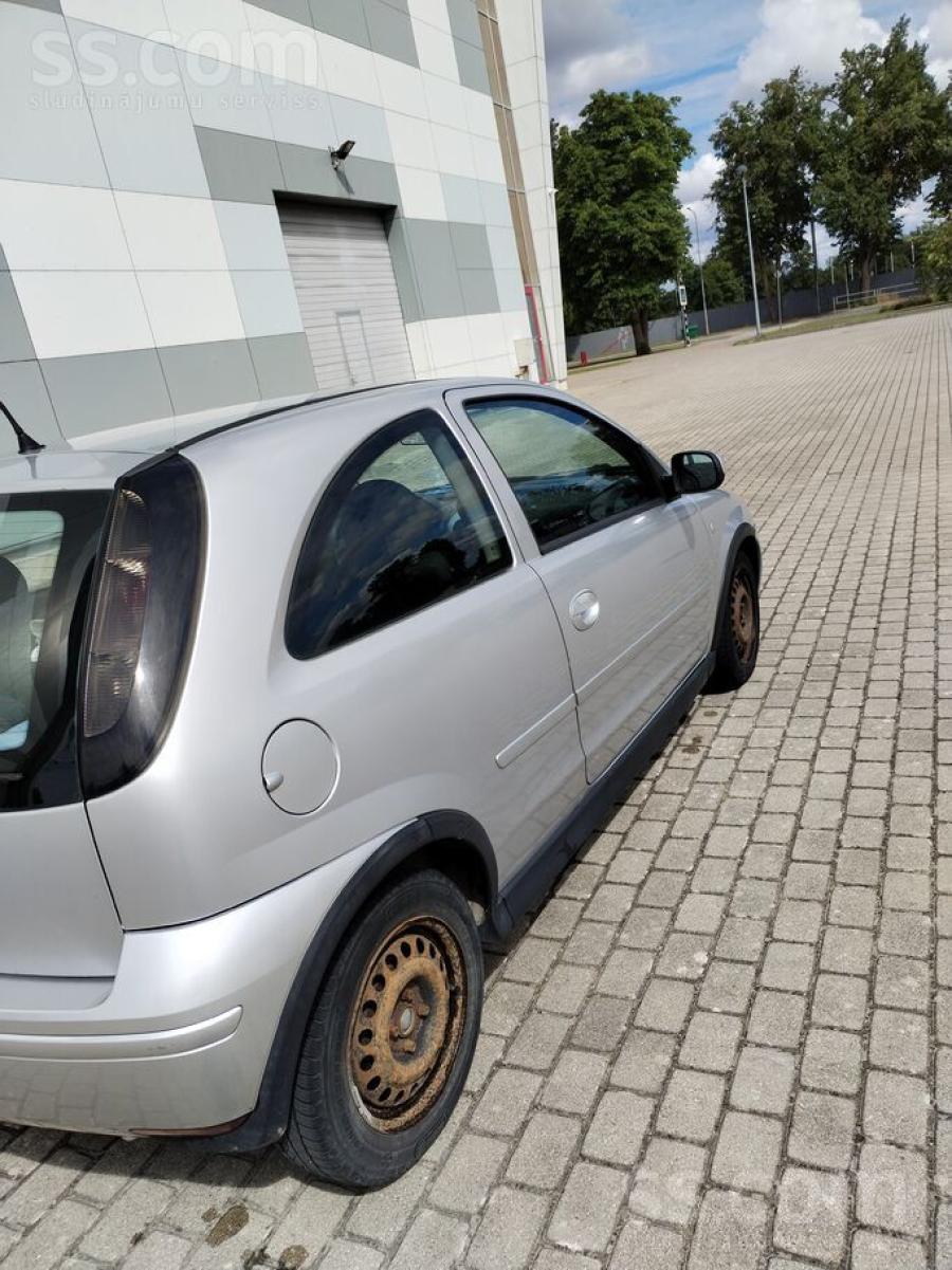 Grey Opel Corsa 2005 in Dobele, with an engine capacity of 1.00 L and mileage of 219 thousand km for 850 €, photo 3 on AUTOMOTO.COM.LV