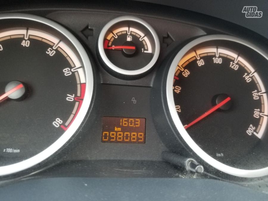 Grey Opel Corsa 2006 in Kaunas, with an engine capacity of 1.20 L and mileage of 98 thousand km for 1499 €, photo 12 on AUTOMOTO.COM.LV
