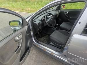 Grey Opel Corsa 2006 in Jelgava, with an engine capacity of 1.30 L and mileage of 297 thousand km for 900 €, photo 3 on AUTOMOTO.COM.LV