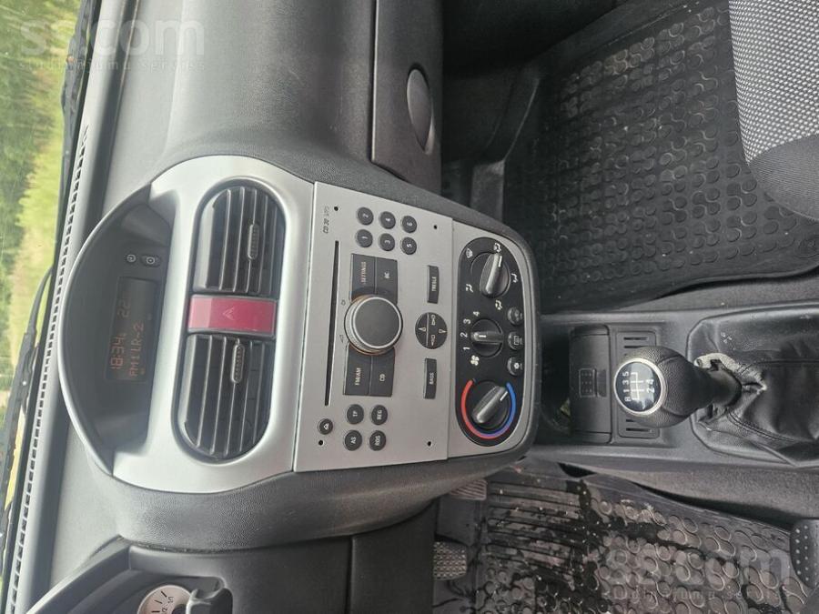 Grey Opel Corsa 2006 in Jelgava, with an engine capacity of 1.30 L and mileage of 297 thousand km for 900 €, photo 4 on AUTOMOTO.COM.LV