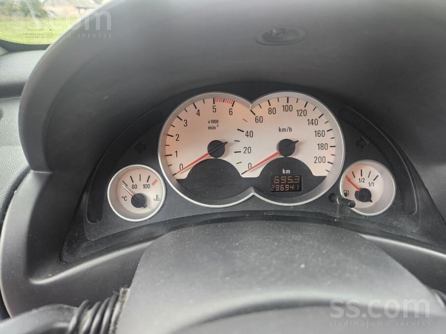 Grey Opel Corsa 2006 in Jelgava, with an engine capacity of 1.30 L and mileage of 297 thousand km for 900 €, photo 5 on AUTOMOTO.COM.LV