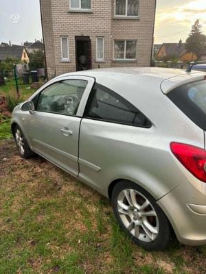 Pelēks Opel Corsa 2006 Tauragė, ar dzinēja tilpumu 1.39 L un nobraukumu 174 tūkst. km par 500 €, foto  vietnē AUTOMOTO.COM.LV