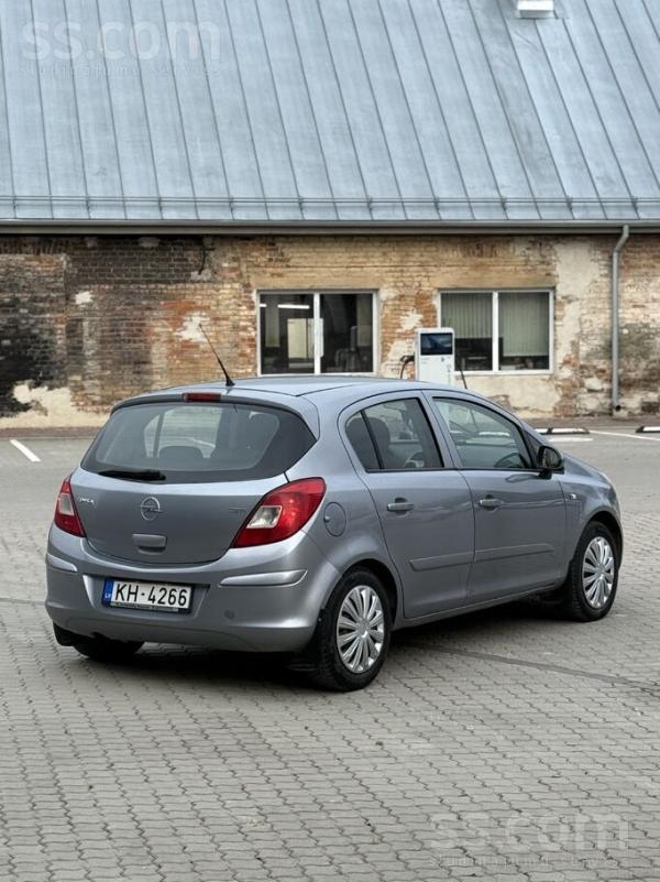 Pelēks Opel Corsa 2007 Kuldīga, ar dzinēja tilpumu 1.30 L un nobraukumu 231 tūkst. km par 1450 €, foto 1 vietnē AUTOMOTO.COM.LV