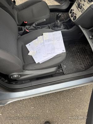 Grey Opel Corsa 2007 in Tallinn, with an engine capacity of 1.20 L and mileage of 171 thousand km for 1800 €, photo 9 on AUTOMOTO.COM.LV