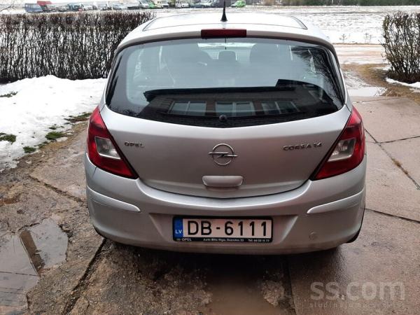 Grey Opel Corsa 2008 in Aizkraukle, with an engine capacity of 1.40 L and mileage of 250 thousand km for 700 €, photo 3 on AUTOMOTO.COM.LV