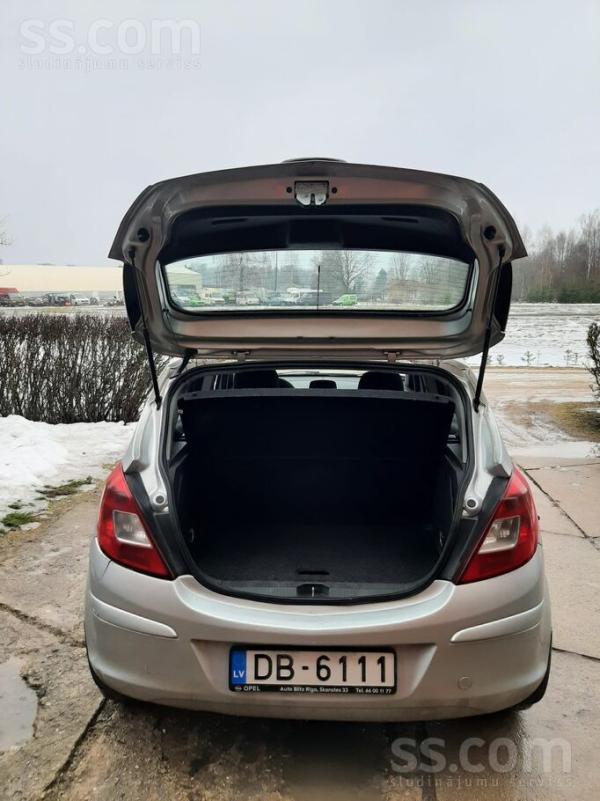 Grey Opel Corsa 2008 in Aizkraukle, with an engine capacity of 1.40 L and mileage of 250 thousand km for 700 €, photo 6 on AUTOMOTO.COM.LV