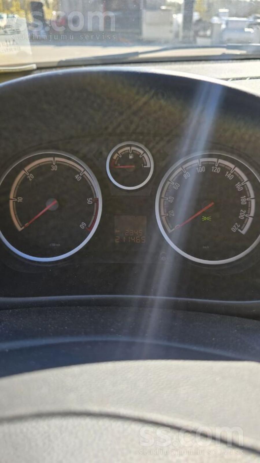 Pelēks Opel Corsa 2008 Rīga, ar dzinēja tilpumu 1.20 L un nobraukumu 211 tūkst. km par 750 €, foto 5 vietnē AUTOMOTO.COM.LV
