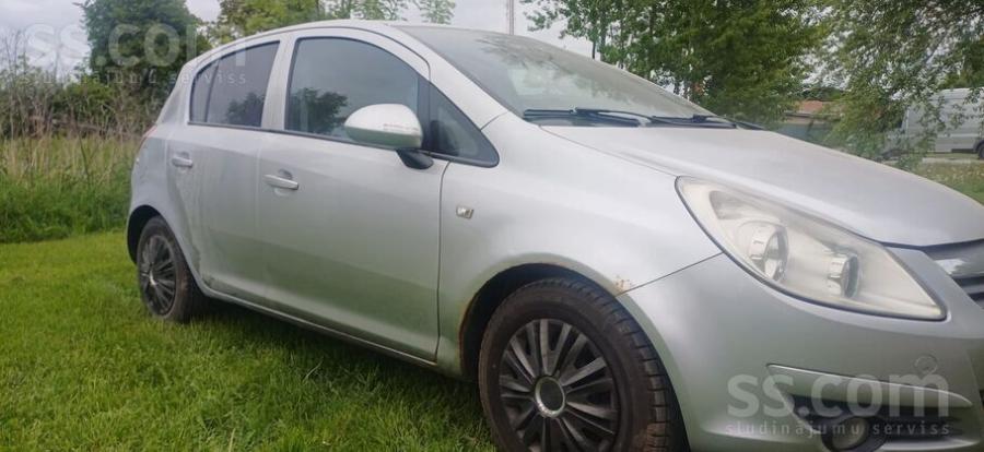 Grey Opel Corsa 2008 in Cesis, with an engine capacity of 1.40 L and mileage of 340 thousand km for 600 €, photo 5 on AUTOMOTO.COM.LV