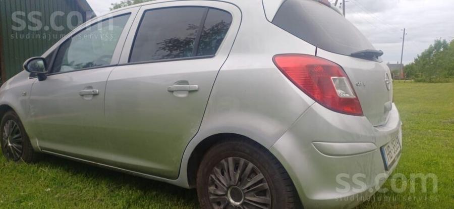 Grey Opel Corsa 2008 in Cesis, with an engine capacity of 1.40 L and mileage of 340 thousand km for 600 €, photo 6 on AUTOMOTO.COM.LV