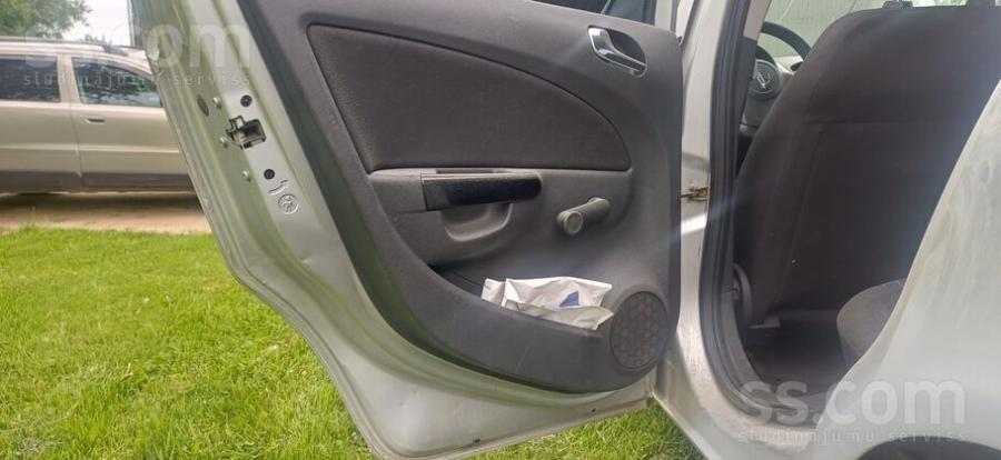 Grey Opel Corsa 2008 in Cesis, with an engine capacity of 1.40 L and mileage of 340 thousand km for 600 €, photo 10 on AUTOMOTO.COM.LV