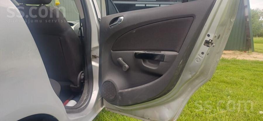 Grey Opel Corsa 2008 in Cesis, with an engine capacity of 1.40 L and mileage of 340 thousand km for 600 €, photo 13 on AUTOMOTO.COM.LV