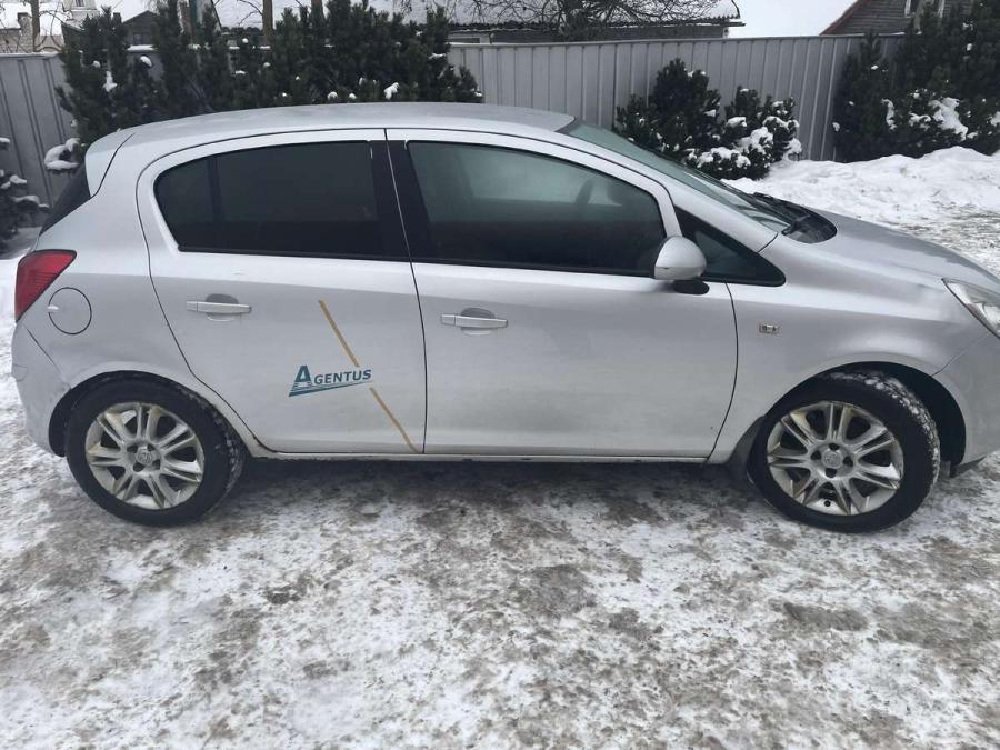 Grey Opel Corsa 2010 in Kaunas, with an engine capacity of 1.25 L and mileage of 278 thousand km for 1700 €, photo 3 on AUTOMOTO.COM.LV