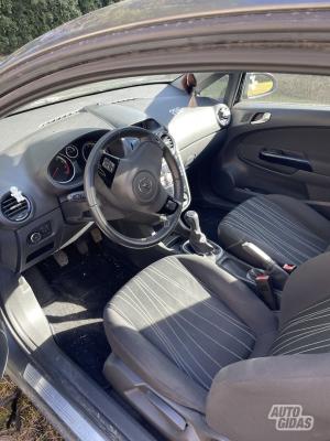 Pelēks Opel Corsa 2010 Viļņa, ar dzinēja tilpumu 1.00 L un nobraukumu 115 tūkst. km par 550 €, foto 3 vietnē AUTOMOTO.COM.LV