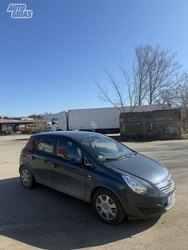 Pelēks Opel Corsa 2010 Šauļi, ar dzinēja tilpumu 1.40 L un nobraukumu 200 tūkst. km par 1650 €, foto 1 vietnē AUTOMOTO.COM.LV