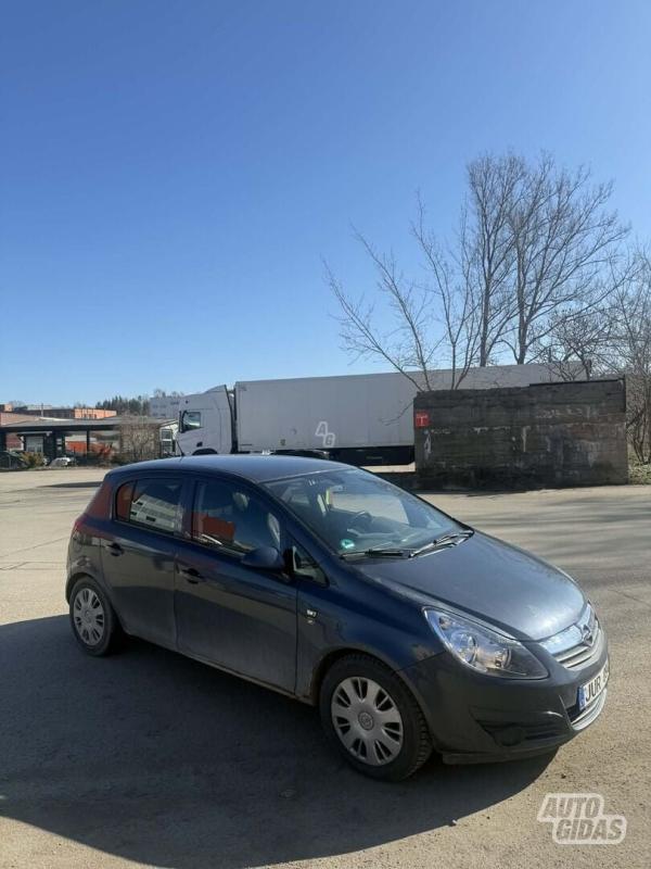 Grey Opel Corsa 2010 in Siauliai, with an engine capacity of 1.40 L and mileage of 200 thousand km for 1650 €, photo 1 on AUTOMOTO.COM.LV