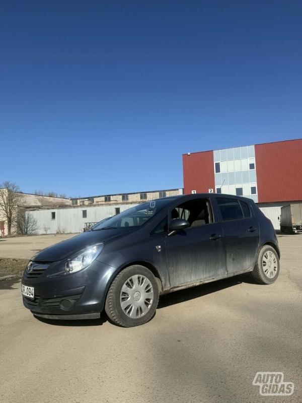 Grey Opel Corsa 2010 in Siauliai, with an engine capacity of 1.40 L and mileage of 200 thousand km for 1650 €, photo 2 on AUTOMOTO.COM.LV