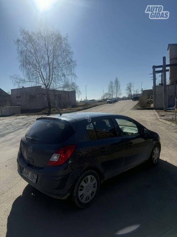 Grey Opel Corsa 2010 in Siauliai, with an engine capacity of 1.40 L and mileage of 200 thousand km for 1650 €, photo 3 on AUTOMOTO.COM.LV