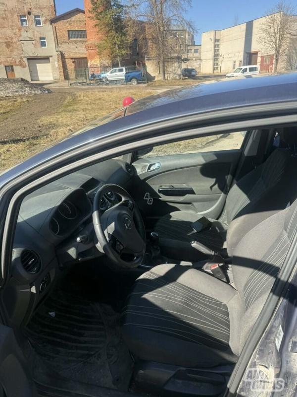 Grey Opel Corsa 2010 in Siauliai, with an engine capacity of 1.40 L and mileage of 230 thousand km for 1350 €, photo 5 on AUTOMOTO.COM.LV