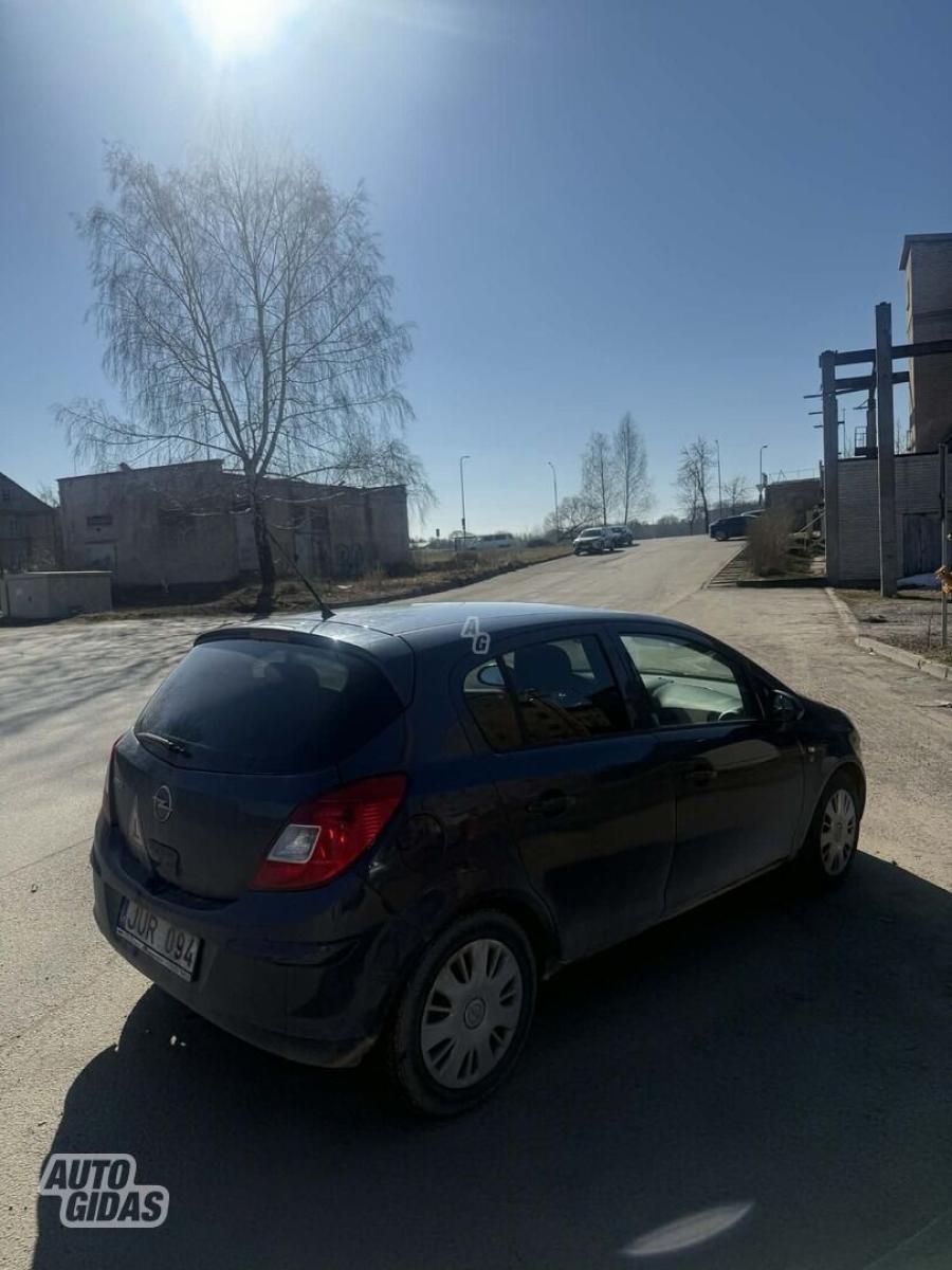 Grey Opel Corsa 2010 in Siauliai, with an engine capacity of 1.40 L and mileage of 230 thousand km for 1350 €, photo 4 on AUTOMOTO.COM.LV