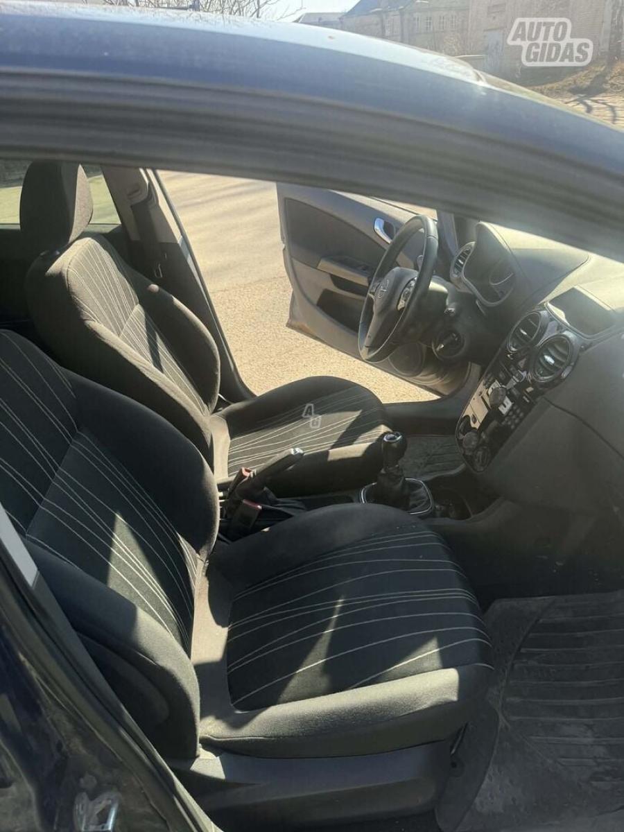 Grey Opel Corsa 2010 in Siauliai, with an engine capacity of 1.40 L and mileage of 230 thousand km for 1350 €, photo 7 on AUTOMOTO.COM.LV