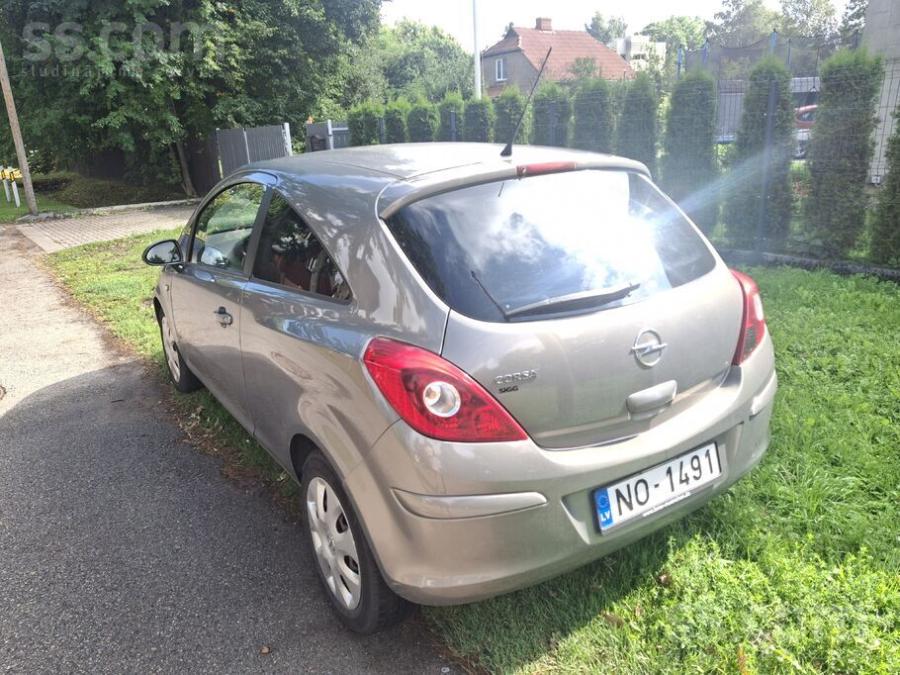 Pelēks Opel Corsa 2010 Rīga, ar dzinēja tilpumu 1.40 L un nobraukumu 136 tūkst. km par 2300 €, foto 3 vietnē AUTOMOTO.COM.LV