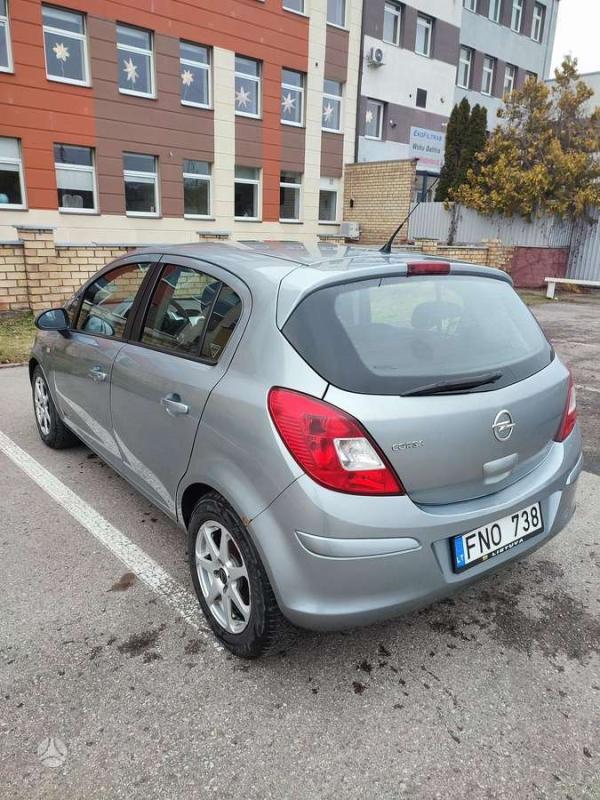 Pelēks Opel Corsa 2011 Kauņa, ar dzinēja tilpumu 1.40 L un nobraukumu 193 tūkst. km par 2400 €, foto 4 vietnē AUTOMOTO.COM.LV